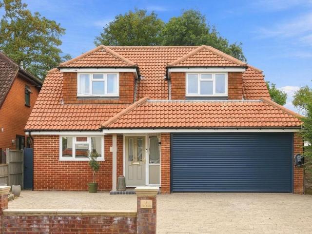 4 bedroom detached house for sale