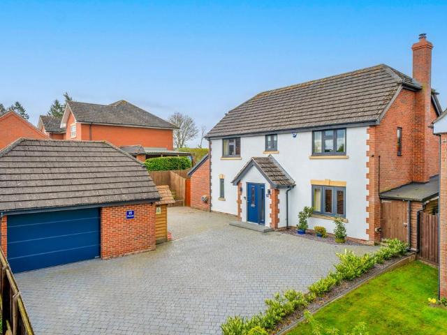 4 bedroom detached house for sale