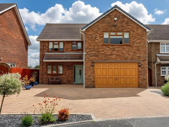 4 bedroom detached house for sale