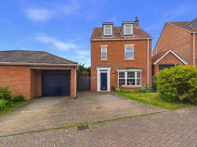 4 bedroom detached house for sale