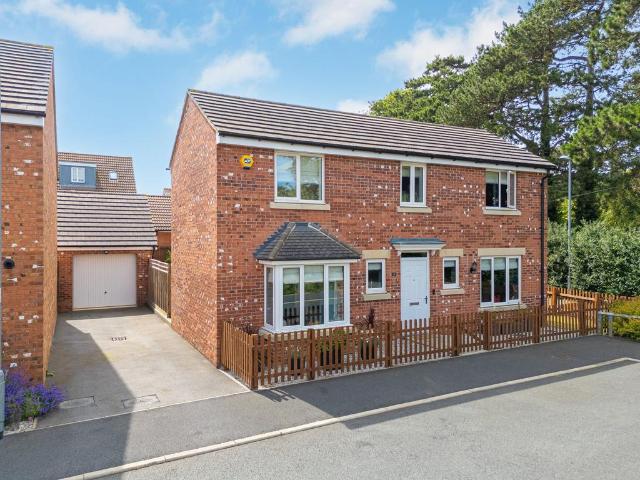 4 bedroom detached house for sale
