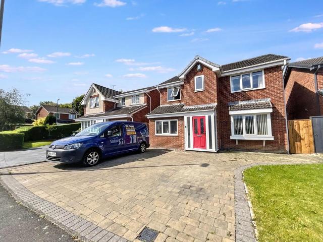 4 bedroom detached house for sale