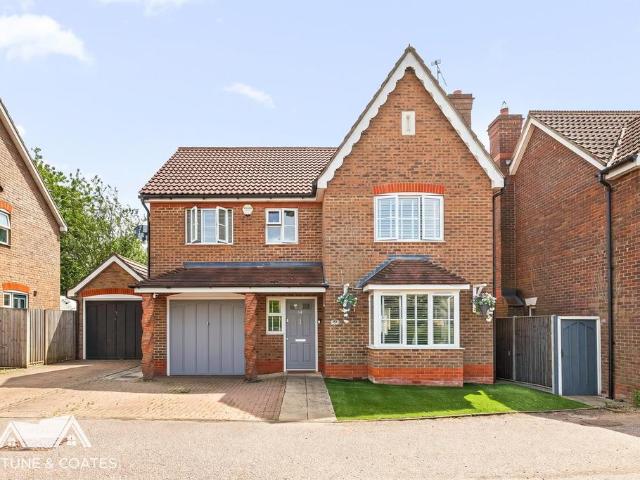 4 bedroom detached house for sale