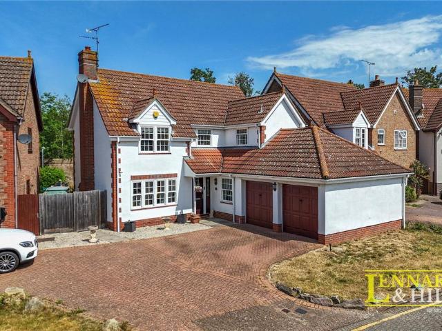 4 bedroom detached house for sale
