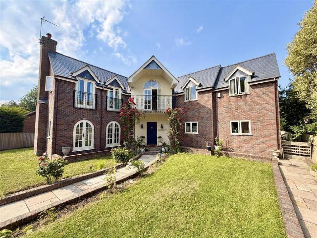 4 bedroom detached house for sale