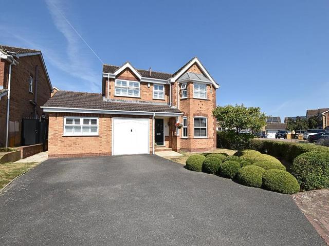 4 bedroom detached house for sale