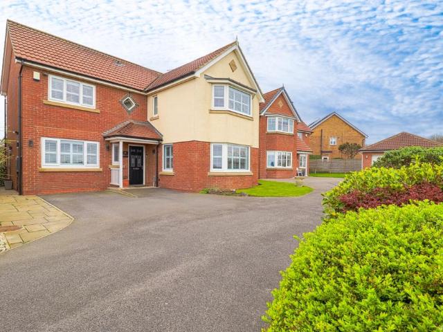 4 bedroom detached house for sale