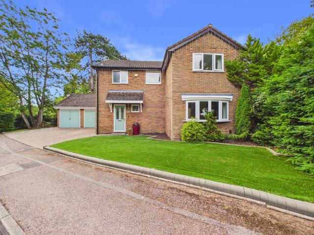 4 bedroom detached house for sale