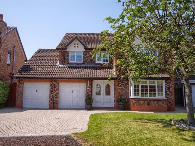 4 bedroom detached house for sale