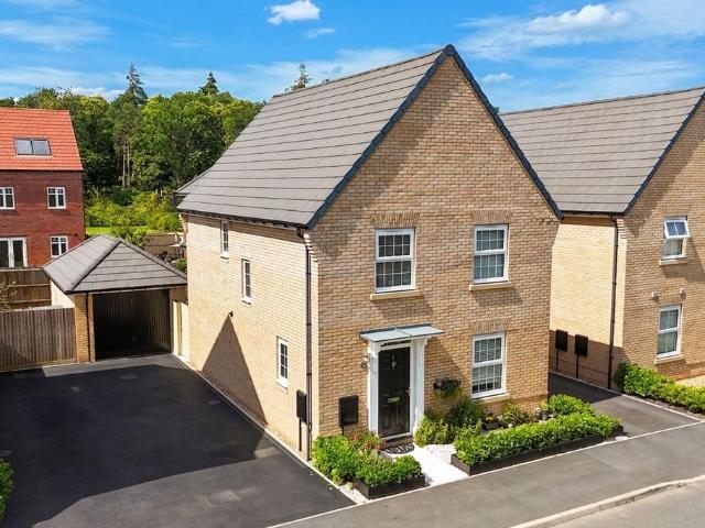 4 bedroom detached house for sale