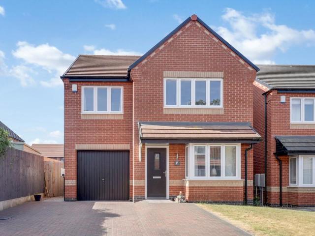 4 bedroom detached house for sale