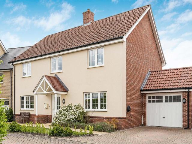4 bedroom detached house for sale