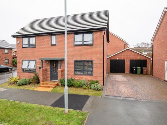4 bedroom detached house for sale
