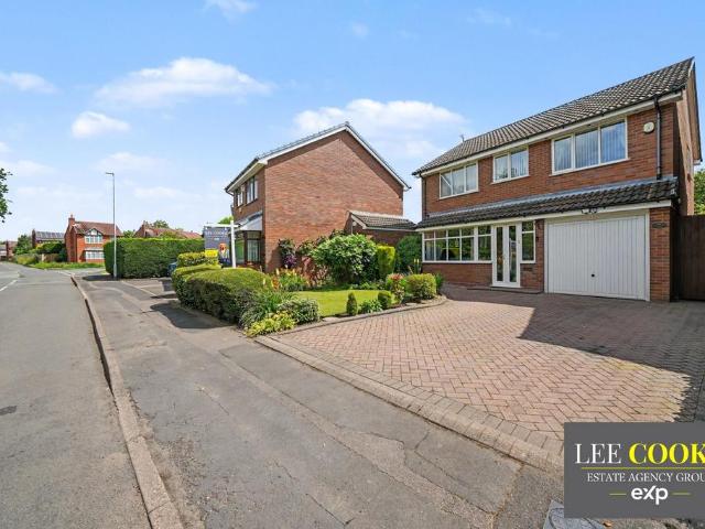 4 bedroom detached house for sale