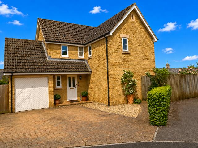 4 bedroom detached house for sale