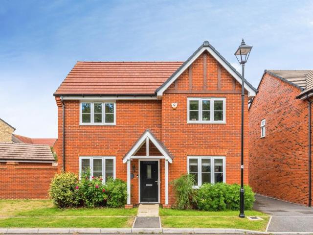 4 bedroom detached house for sale