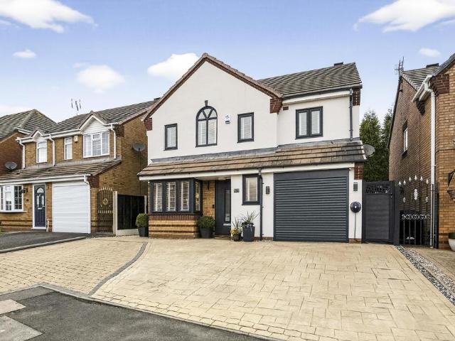 4 bedroom detached house for sale