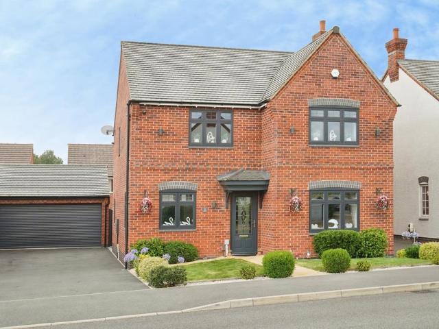 4 bedroom detached house for sale