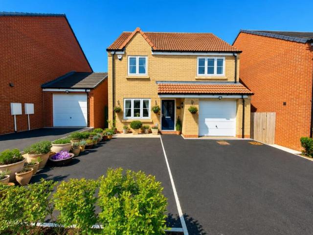 4 bedroom detached house for sale