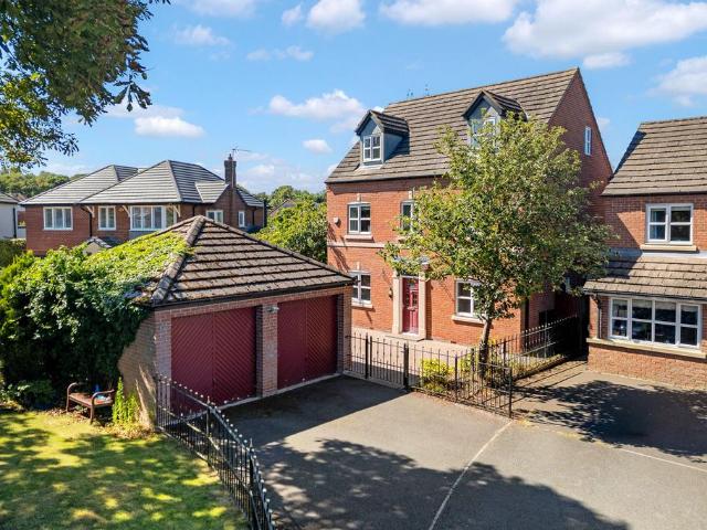 4 bedroom detached house for sale