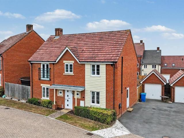 4 bedroom detached house for sale