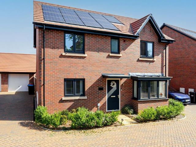 4 bedroom detached house for sale