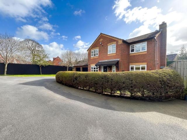 4 bedroom detached house for sale
