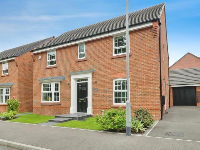 4 bedroom detached house for sale