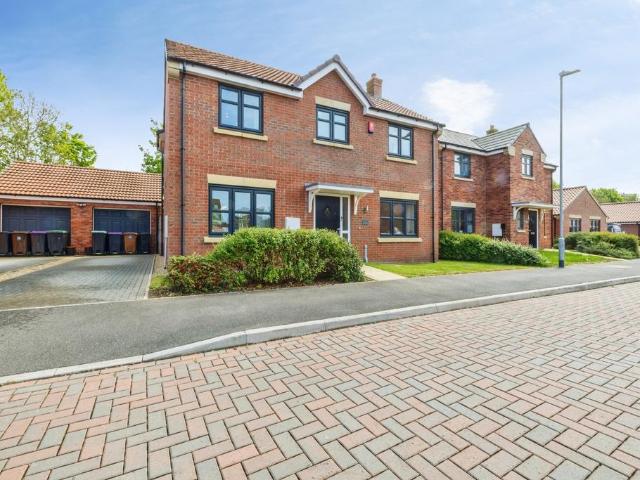 4 bedroom detached house for sale