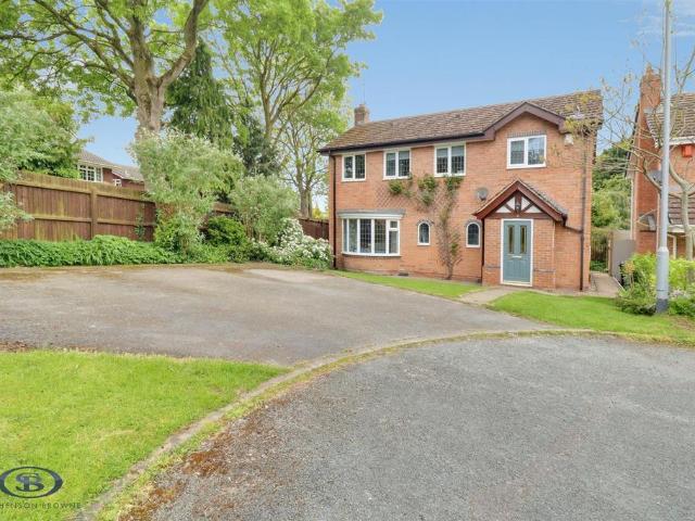 4 bedroom detached house for sale