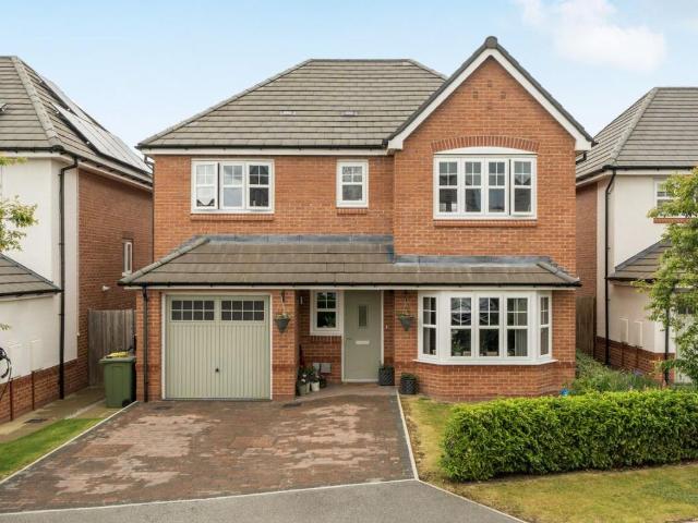 4 bedroom detached house for sale