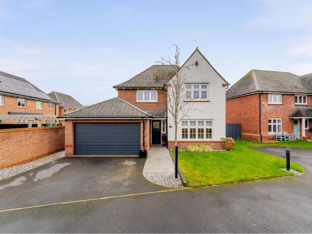 4 bedroom detached house for sale