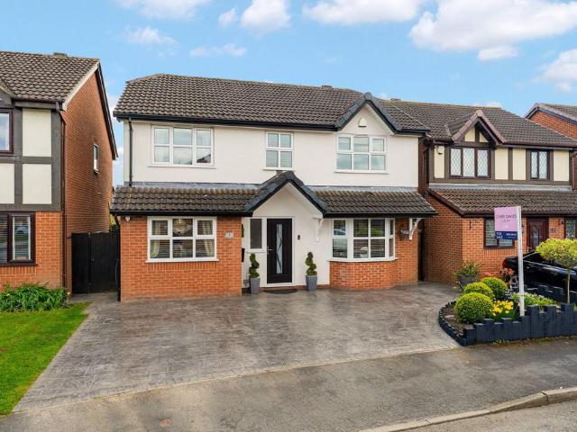 4 bedroom detached house for sale