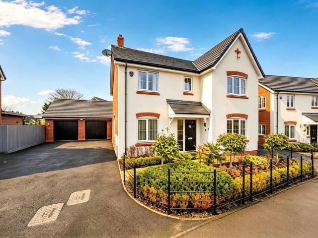 4 bedroom detached house for sale