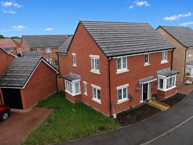 4 bedroom detached house for sale