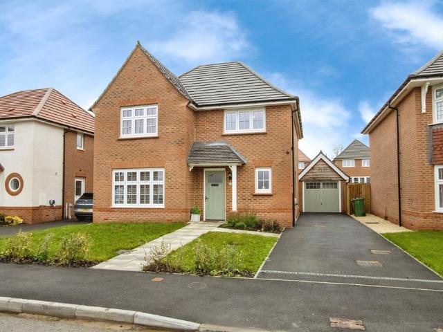 4 bedroom detached house for sale