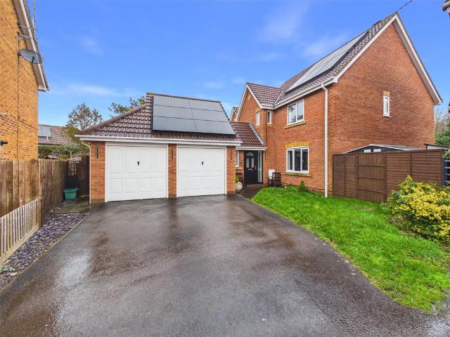4 bedroom detached house for sale