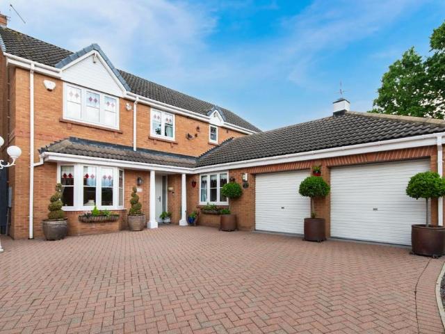 4 bedroom detached house for sale