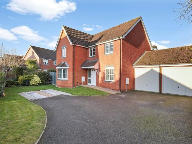 4 bedroom detached house for sale