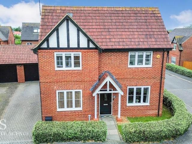 4 bedroom detached house for sale