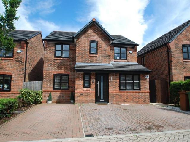 4 bedroom detached house for sale