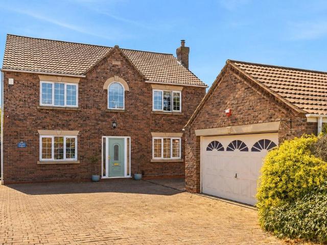 4 bedroom detached house for sale