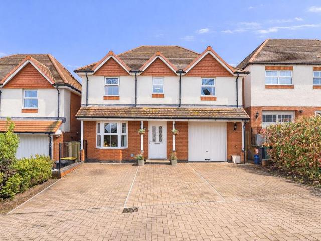 4 bedroom detached house for sale