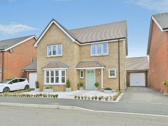 4 bedroom detached house for sale
