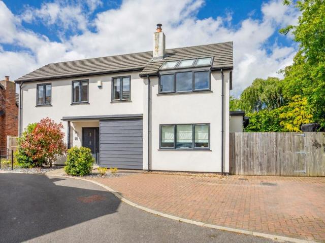 4 bedroom detached house for sale