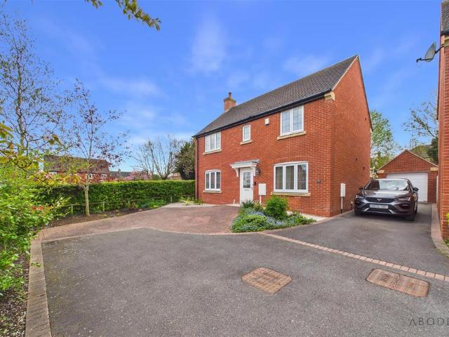 4 bedroom detached house for sale