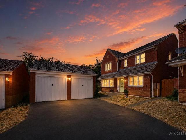 4 bedroom detached house for sale