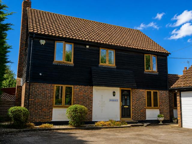 4 bedroom detached house for sale