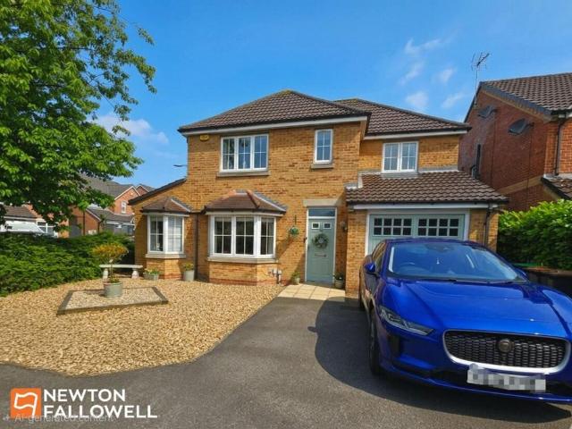 4 bedroom detached house for sale