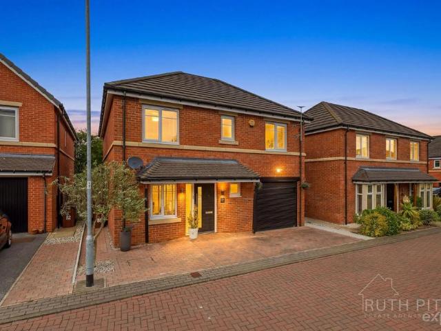 4 bedroom detached house for sale